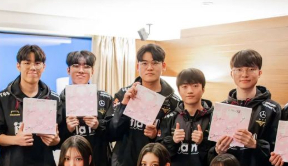 [国际赛事]New Jeans 分别与WBG、T1合影 NGA玩家社区