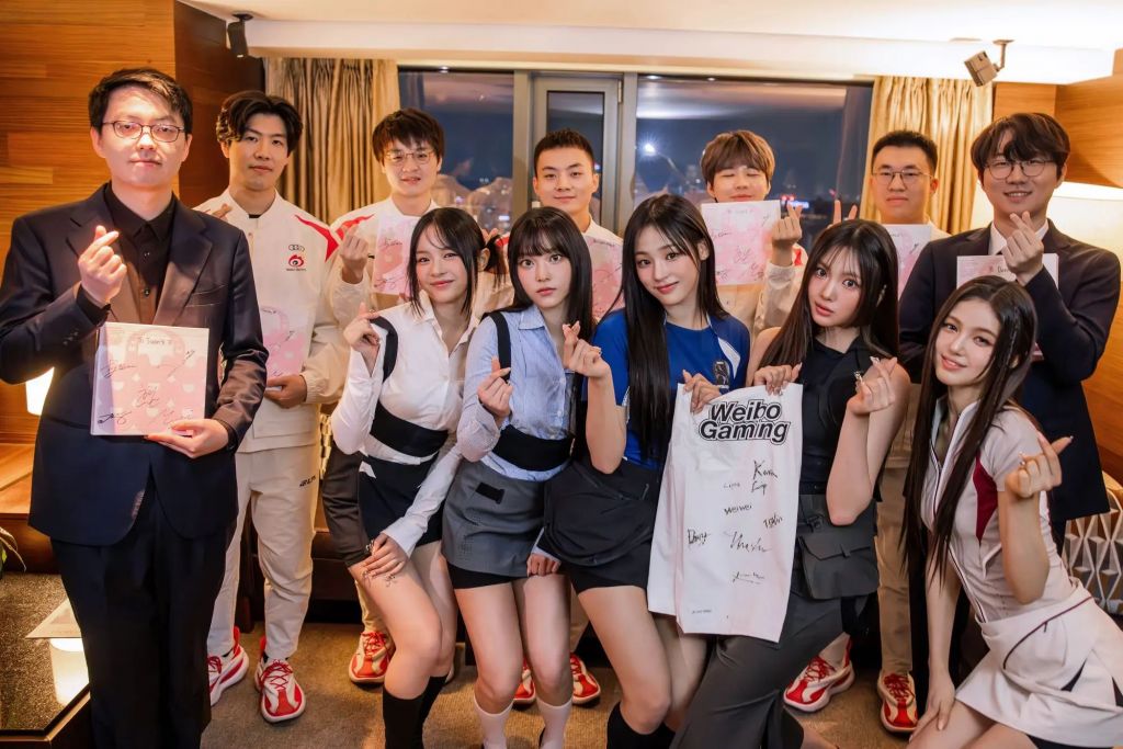[国际赛事]New Jeans 分别与WBG、T1合影 NGA玩家社区