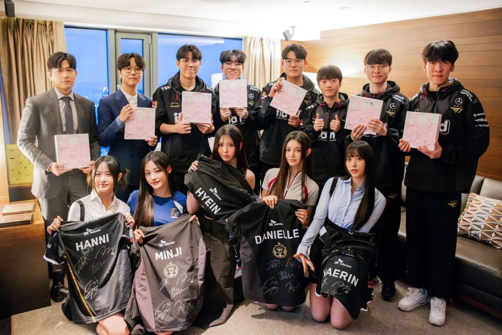 [国际赛事]New Jeans 分别与WBG、T1合影 NGA玩家社区