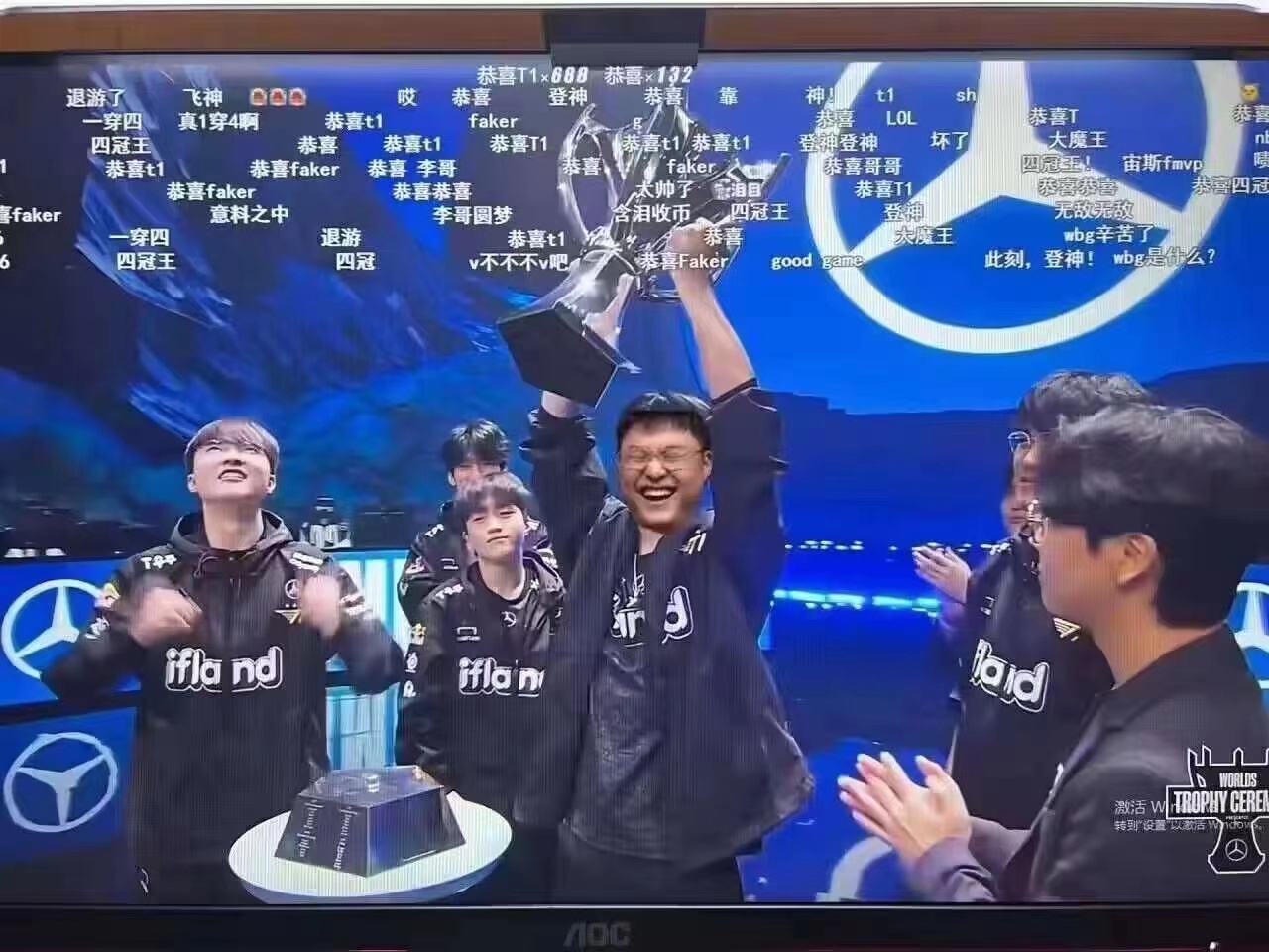 [国际赛事]所以说每年的保留节目呢？UZI捧杯图 NGA玩家社区