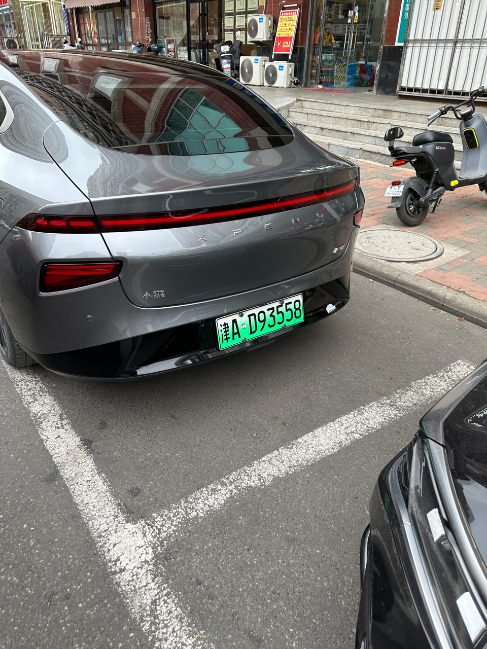 小鹏p7是真的没有一个屁股是完整的啊 178