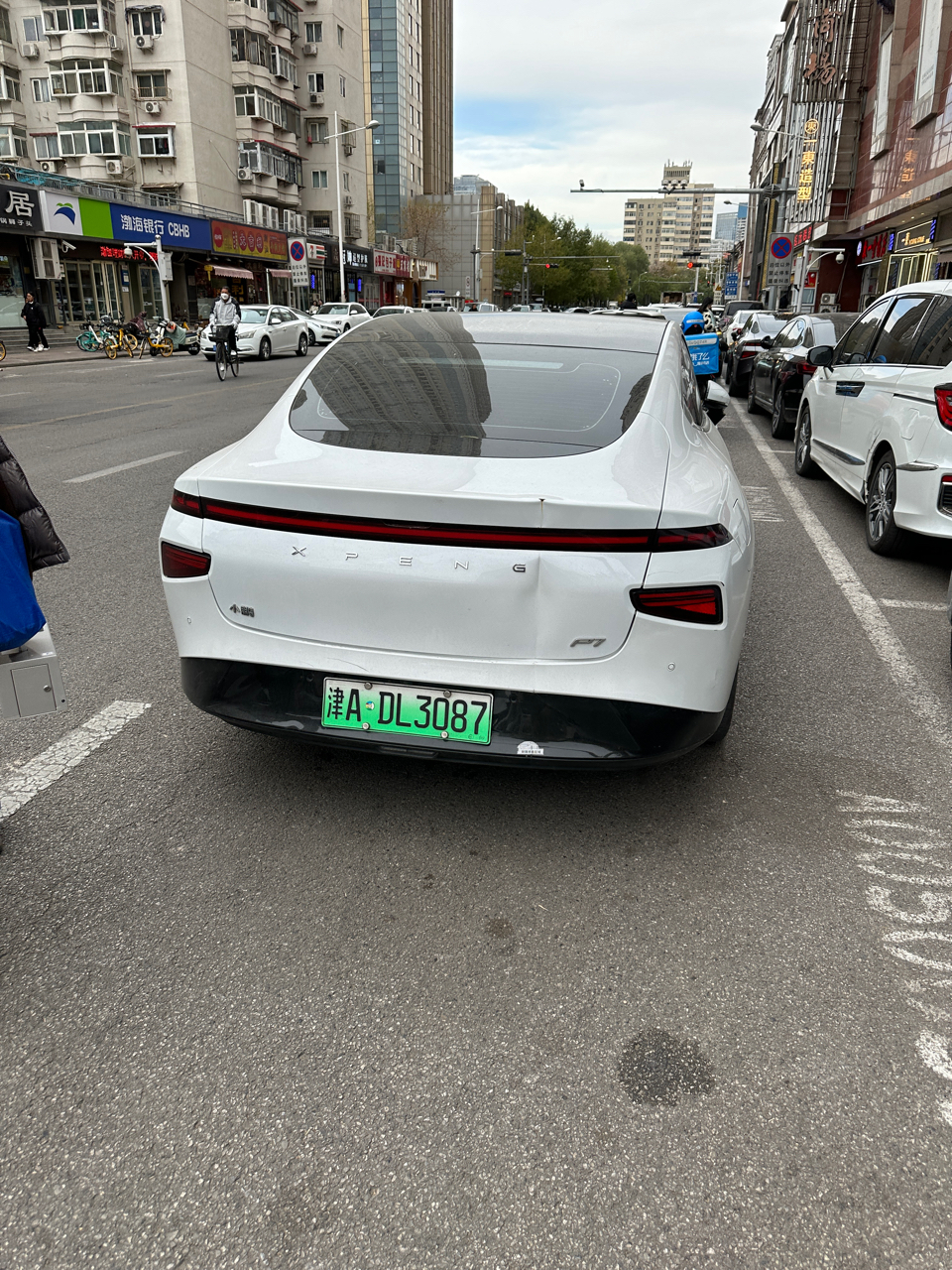 小鹏p7是真的没有一个屁股是完整的啊 178