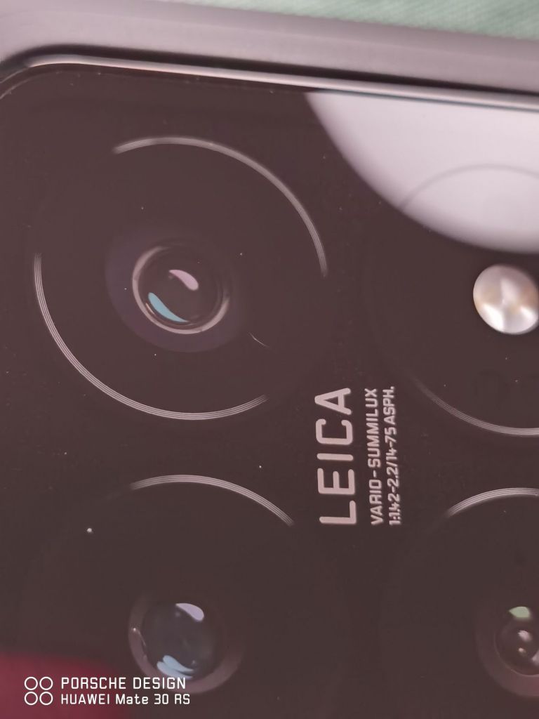 小米14pro 镜头上已经有一些细微的划痕了 NGA玩家社区