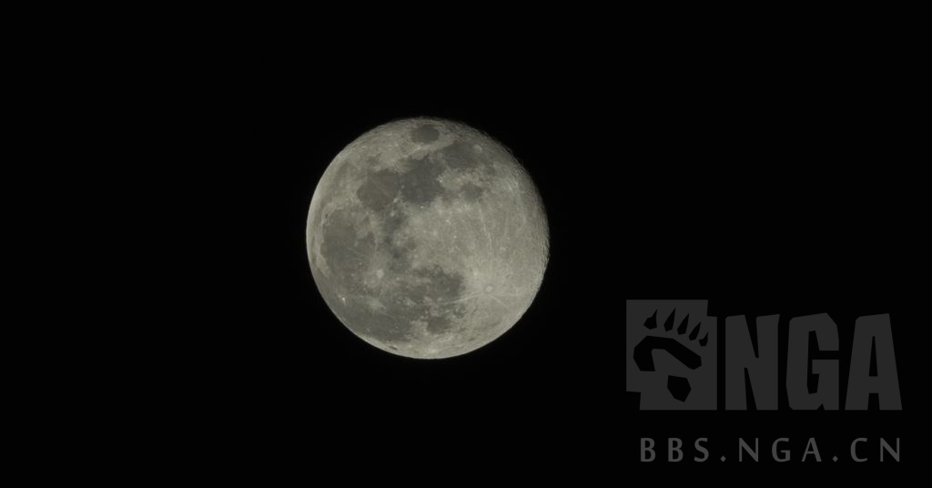a7c2+28200拍月亮，37张照片堆叠，拉了下锐度，画面中多了很多亮点 NGA玩家社区