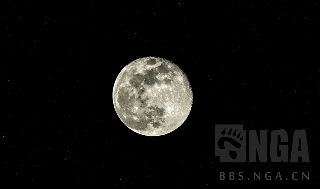 a7c2+28200拍月亮，37张照片堆叠，拉了下锐度，画面中多了很多亮点 NGA玩家社区