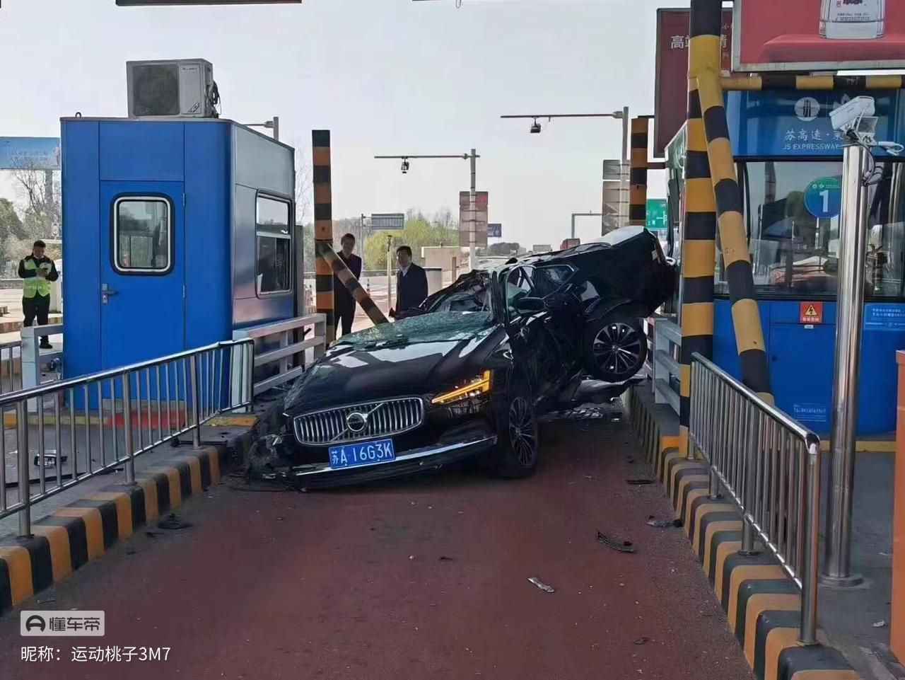 看到一个现实中柱碰的S90，非常惨烈 NGA玩家社区