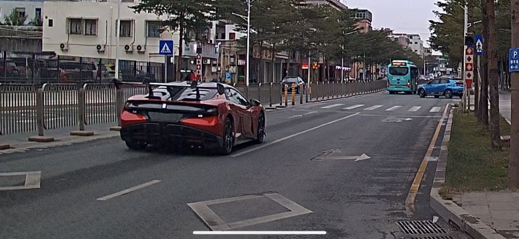 仰望u9这个尾翼也太大了点吧 178