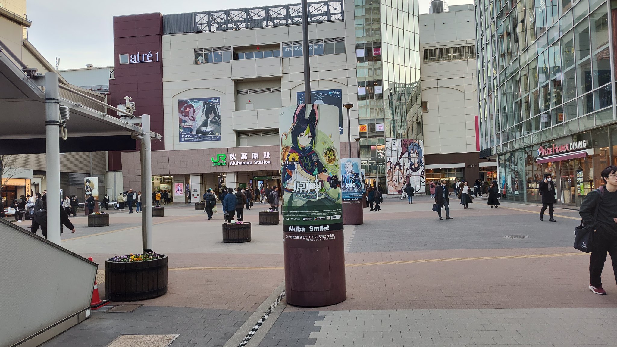 [外服消息]秋叶原车站门口这排柱子的广告怎么不是原神了 NGA玩家社区