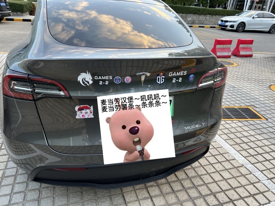 老哥们，这两个哪个更能体现一个老dotaer的精气神 NGA玩家社区