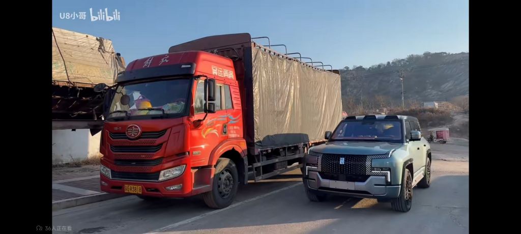 U8车主真能造，仰望u8挑战6米8货车。 NGA玩家社区