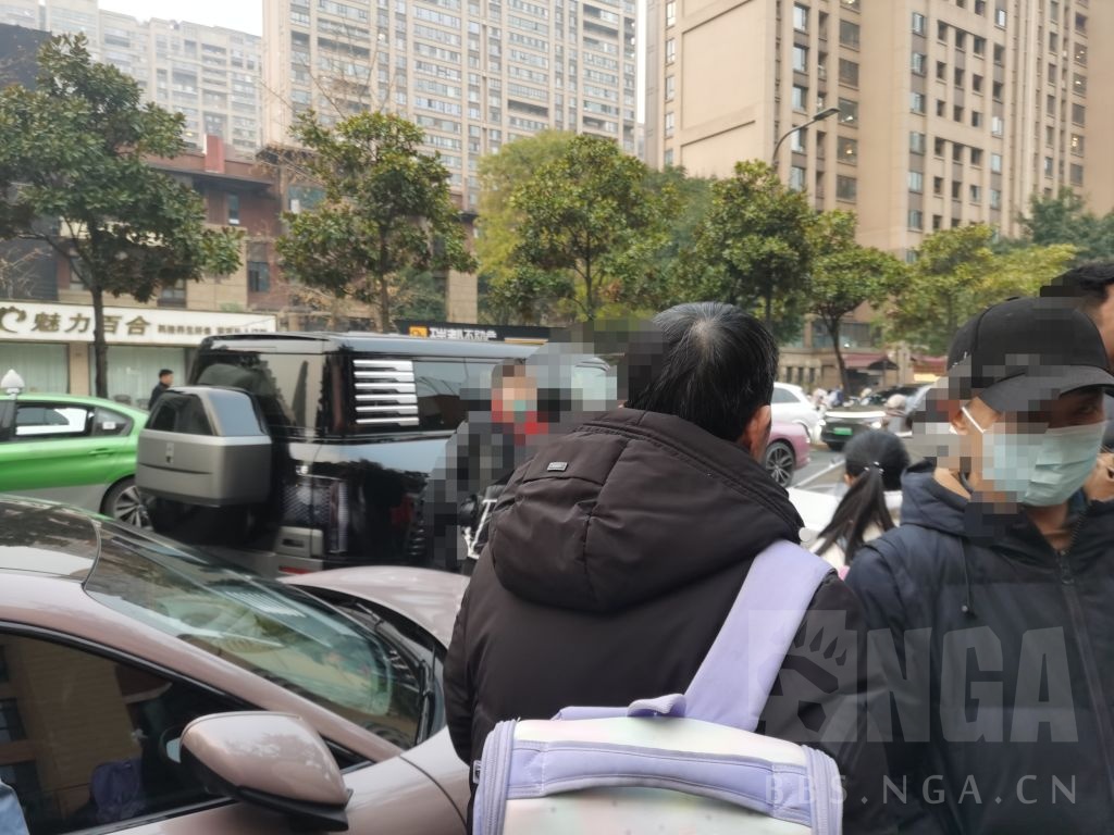 已经有家长开着U8接娃儿了 NGA玩家社区