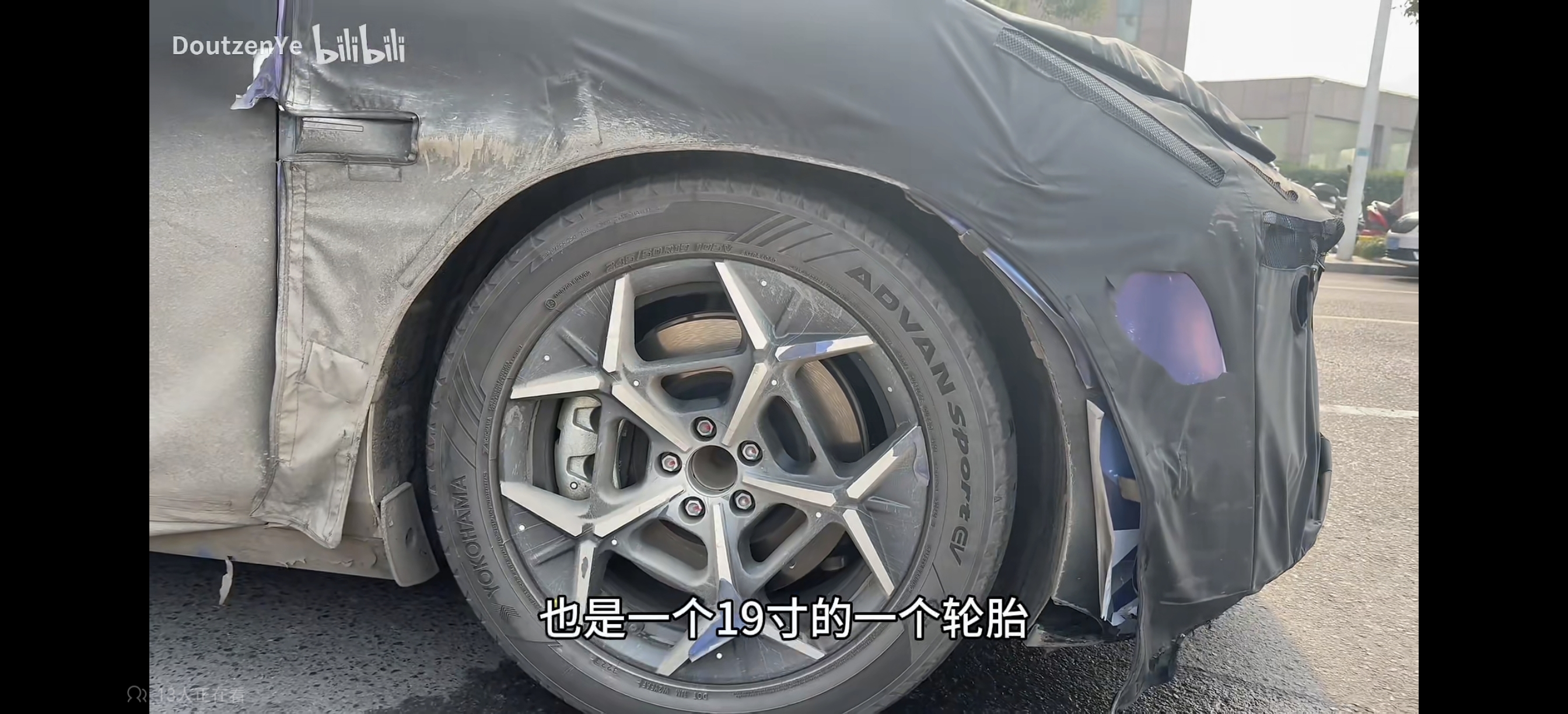 B站有人发了抵近拍摄领克中大型电车E371伪装车的内外视频(UP主误以为是领克07) NGA玩家社区