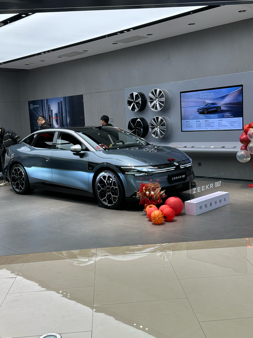 商场路过看了下极氪007外观很科幻 NGA玩家社区