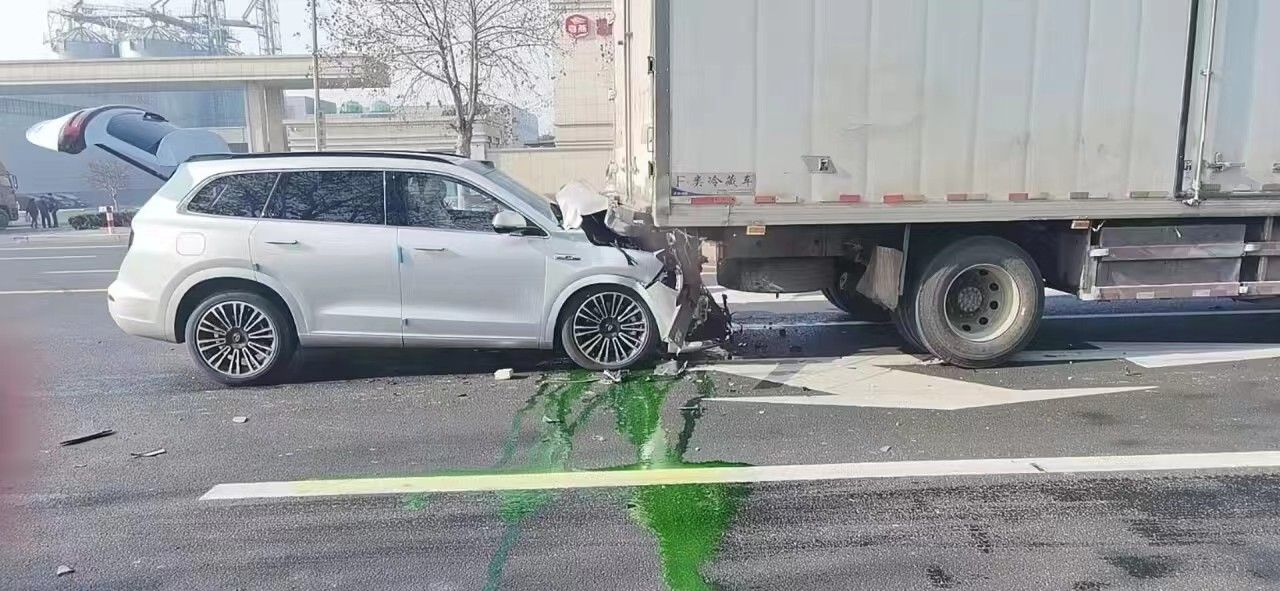 m7智驾版这aeb不顶用啊，这看着才交付的新车吧 NGA玩家社区