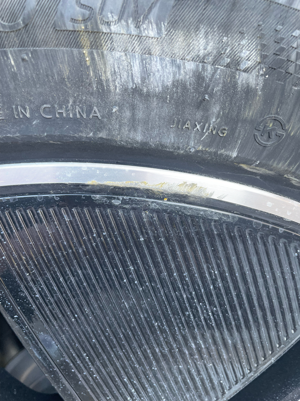 轮毂磕了马路牙子，要不要去4s NGA玩家社区