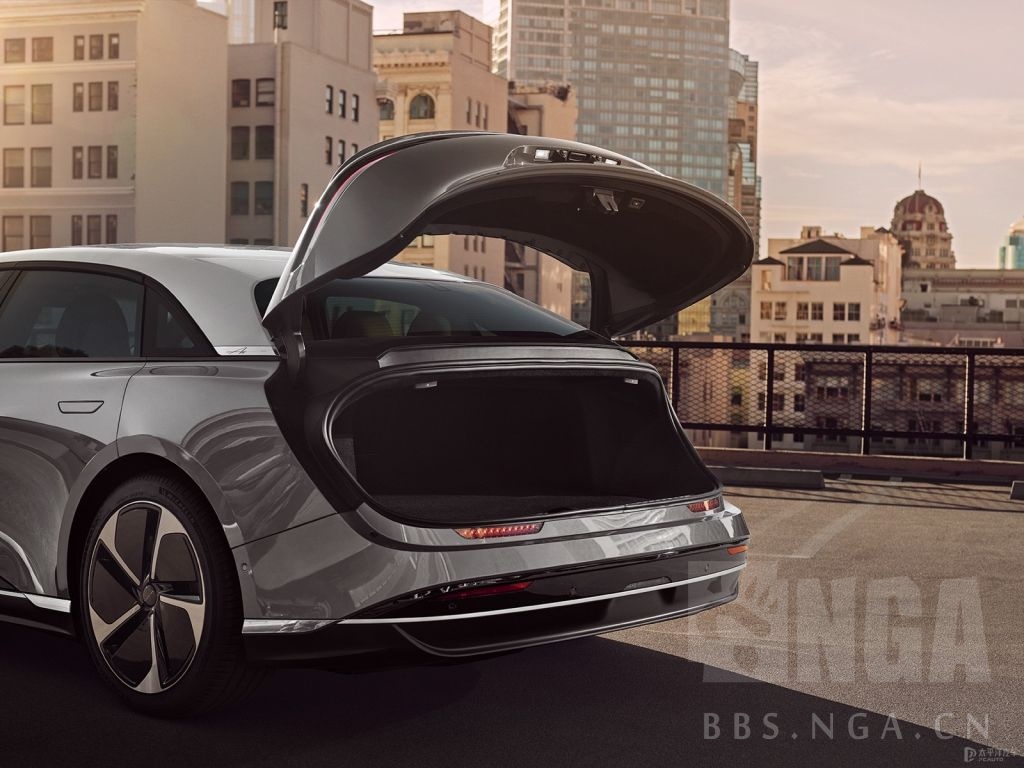 很多人都在聊007的外观。007的外观炸裂是必然的因为山寨对象就是如此 178