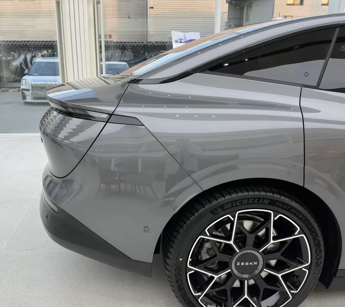 很多人都在聊007的外观。007的外观炸裂是必然的因为山寨对象就是如此 NGA玩家社区