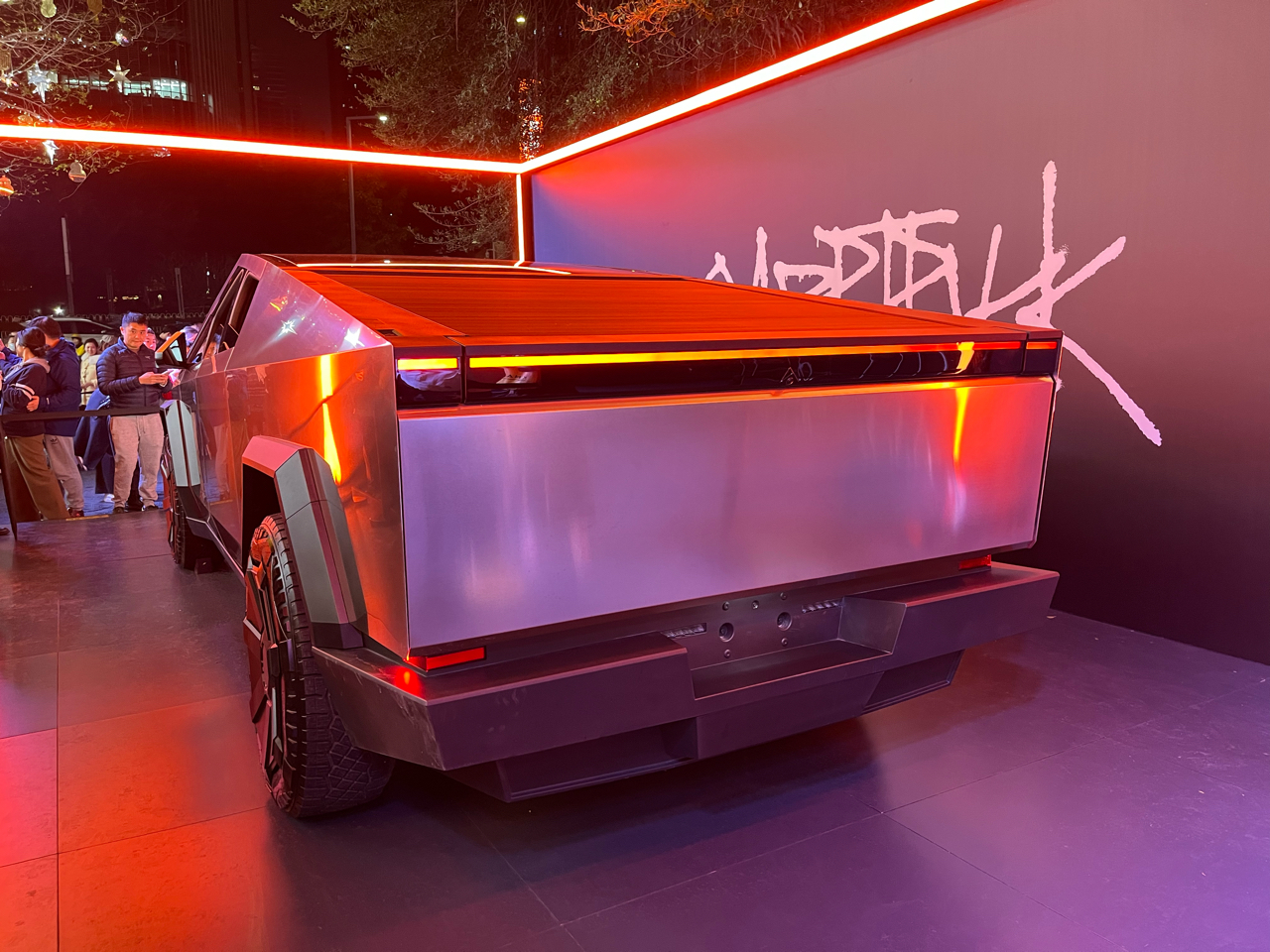 Cybertruck到太古里咯，成都的老哥们可以去看看哟 178