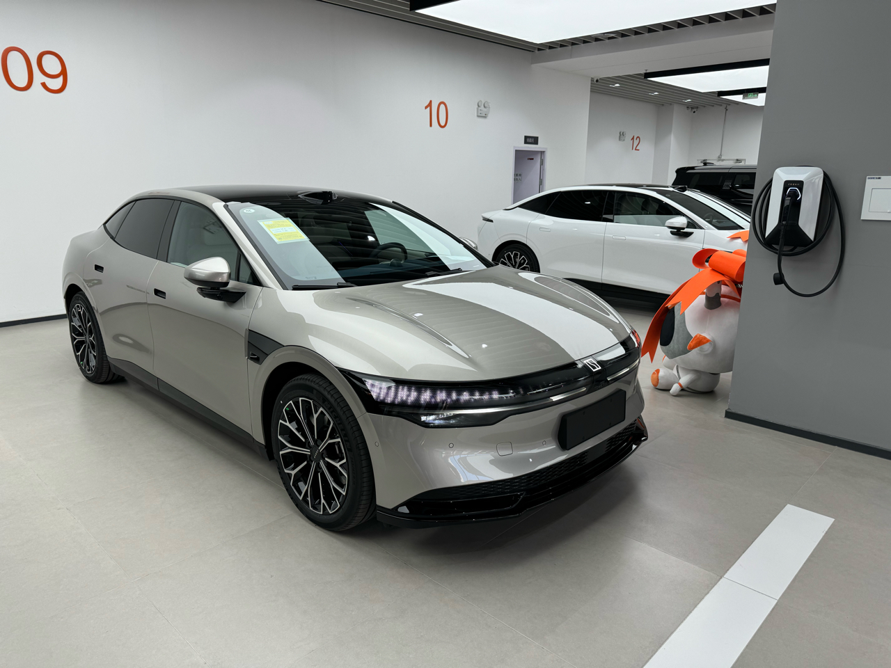 路上偶遇007。。我感觉我拔草了 NGA玩家社区