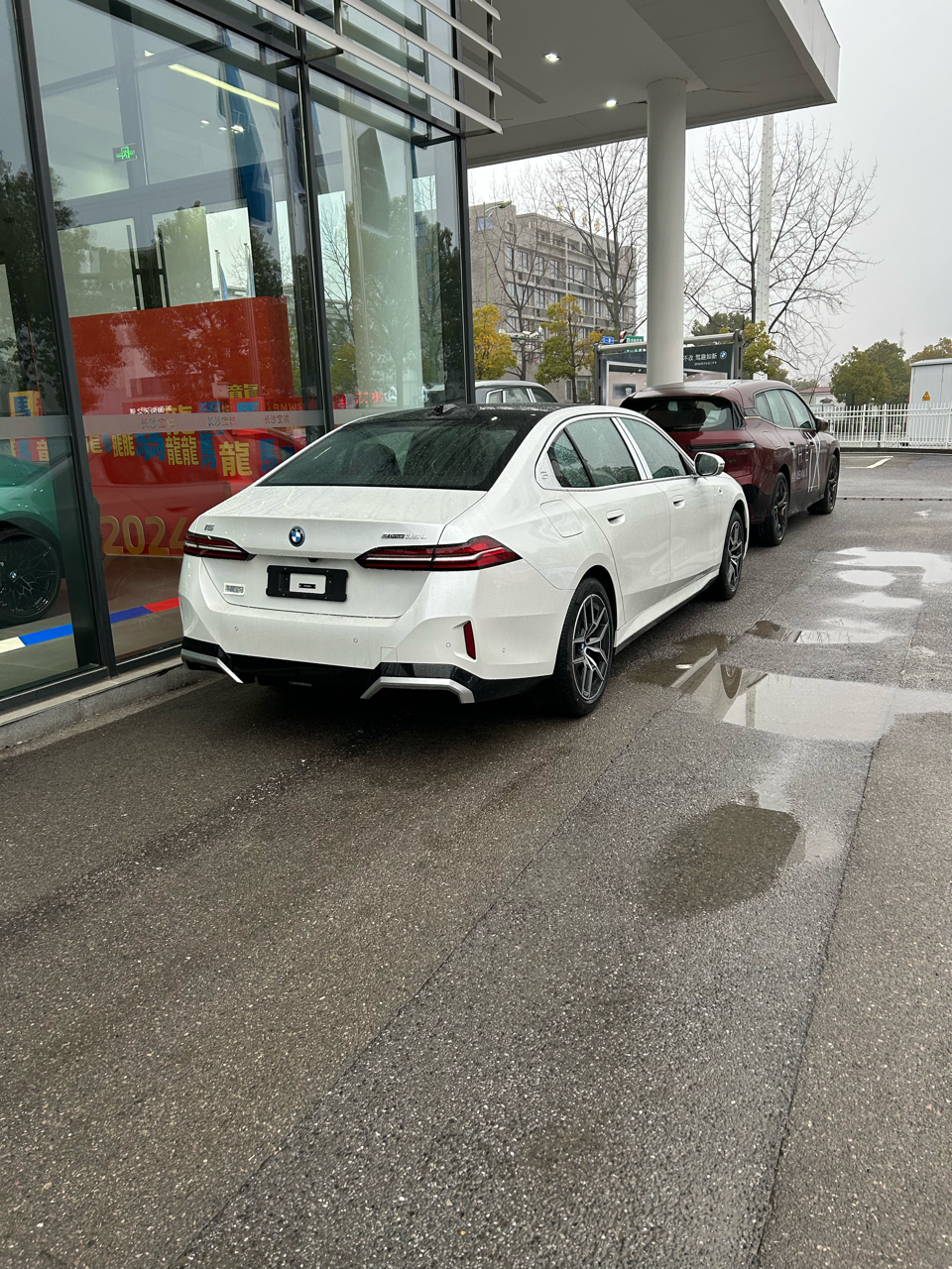 今天陪同学看34C，宝马4S放一堆电车，没有3系，奔驰展厅全是油车。 NGA玩家社区