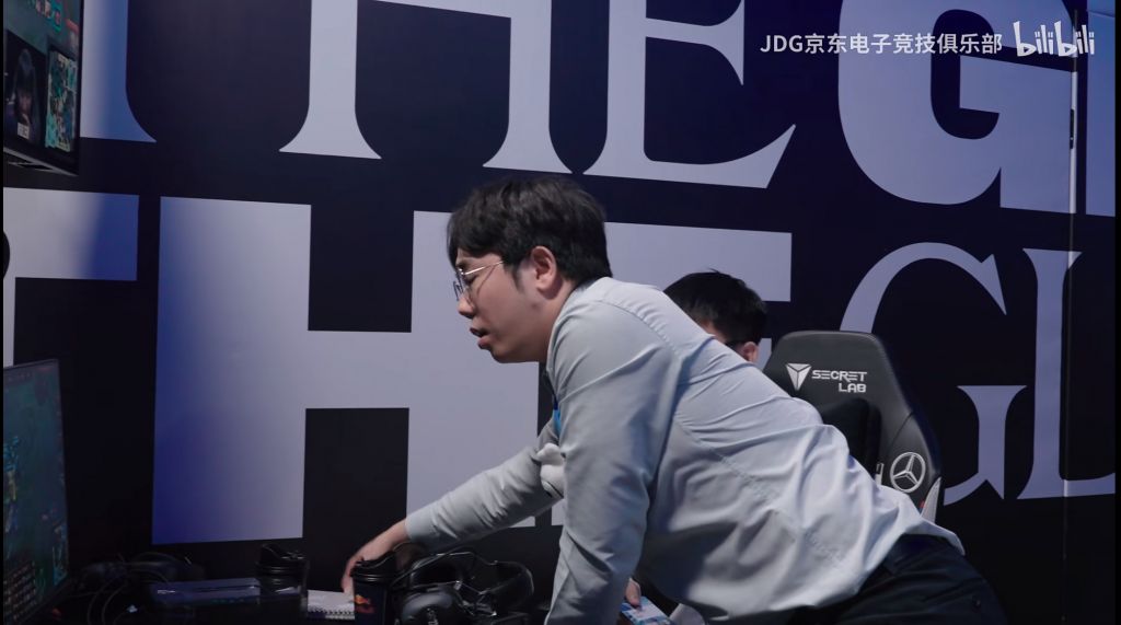 [联盟赛事] 没事看录像，T1这几个人玩的这么极限啊 178