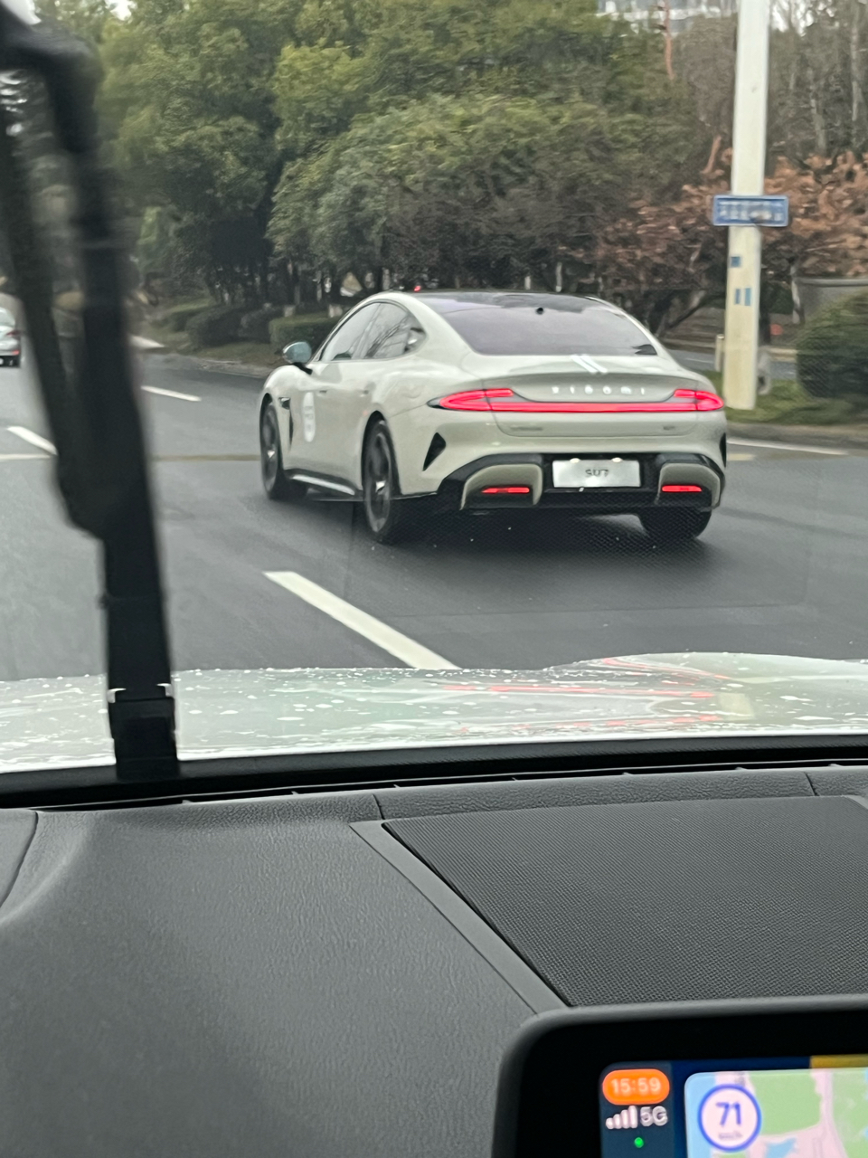 我今天在路上也看到小米SU7了，质感还行实物显小 NGA玩家社区