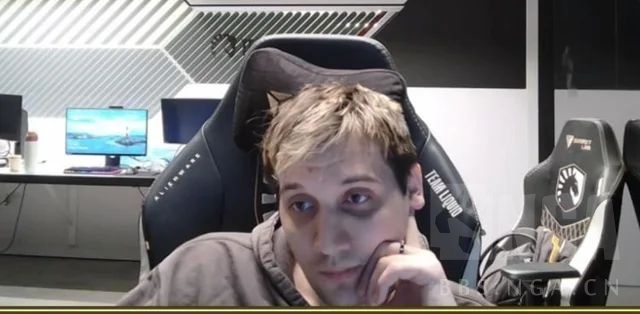 RTZ扭伤了脖子 178