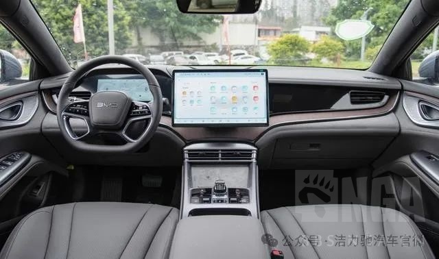 [新闻速报] 和宋L同级，中控配备三块屏，比亚迪海狮07 EV实车现身街头 178