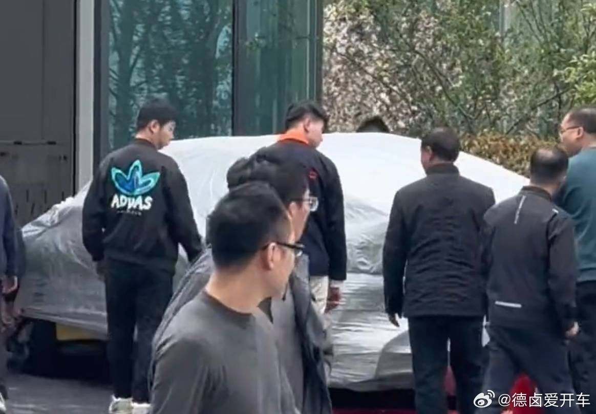 可能是v8s的黄色su7 178