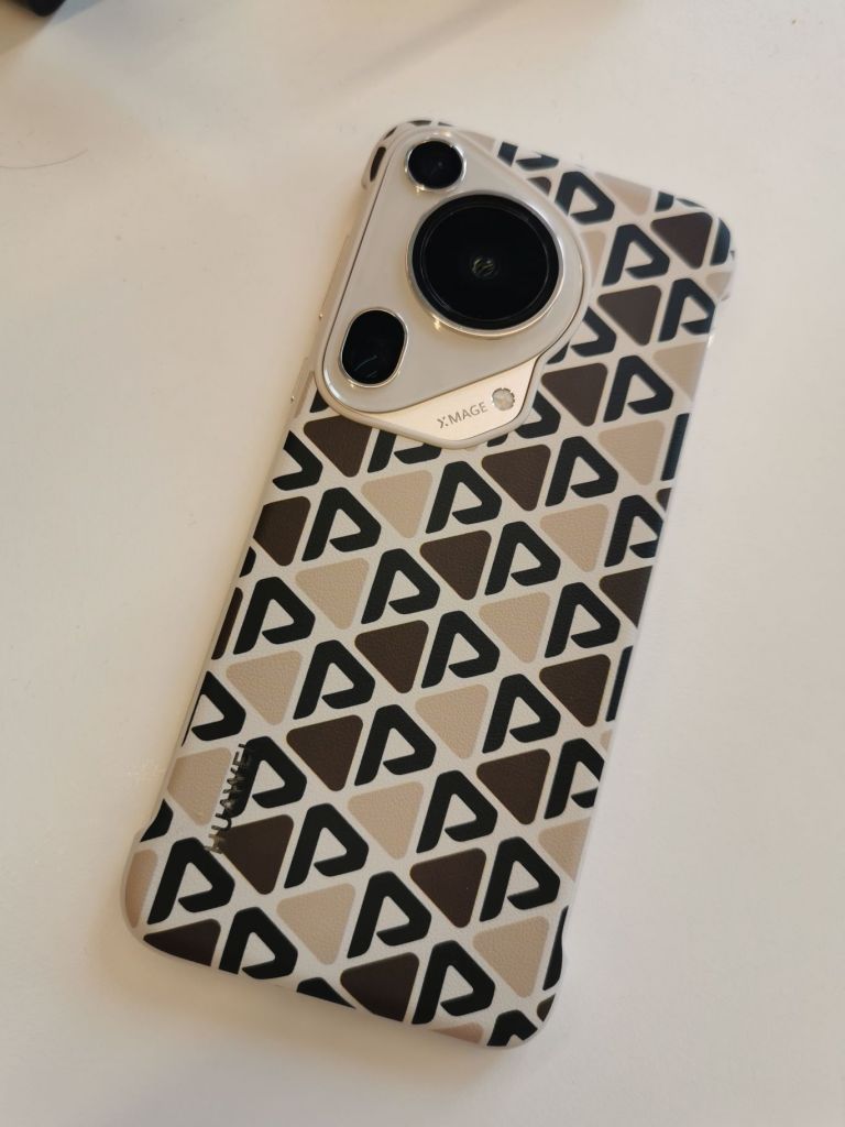 中午去店里拿了一台p70 ultra，实际到手觉得素皮还行 NGA玩家社区