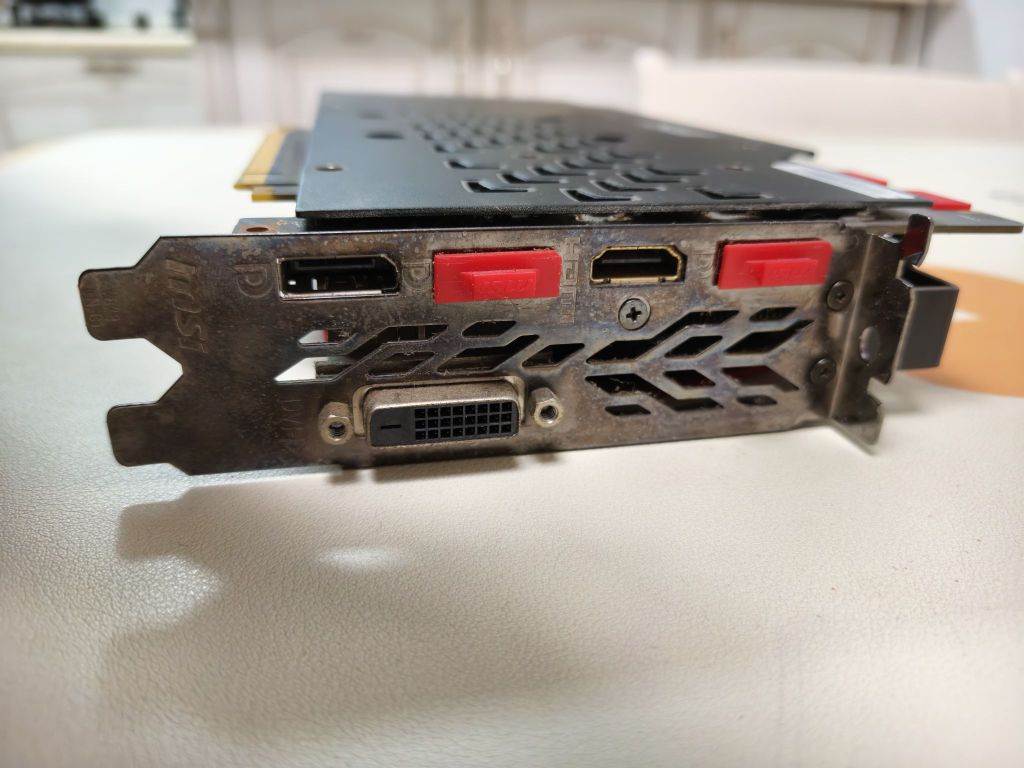 出微星Gtx1070红龙 178