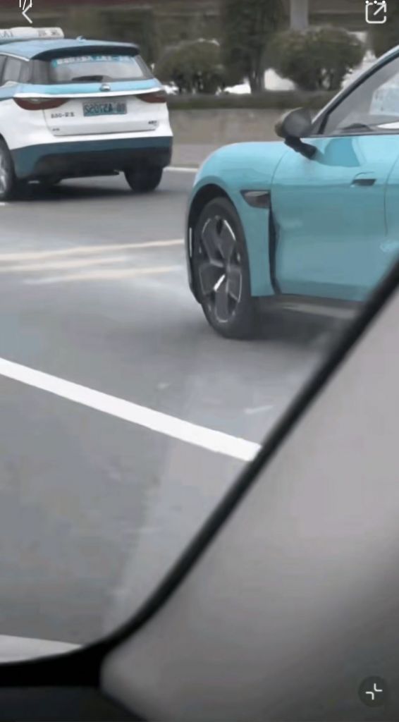 转载B站，小米su7两侧出风口叶子板卡扣设计， 178