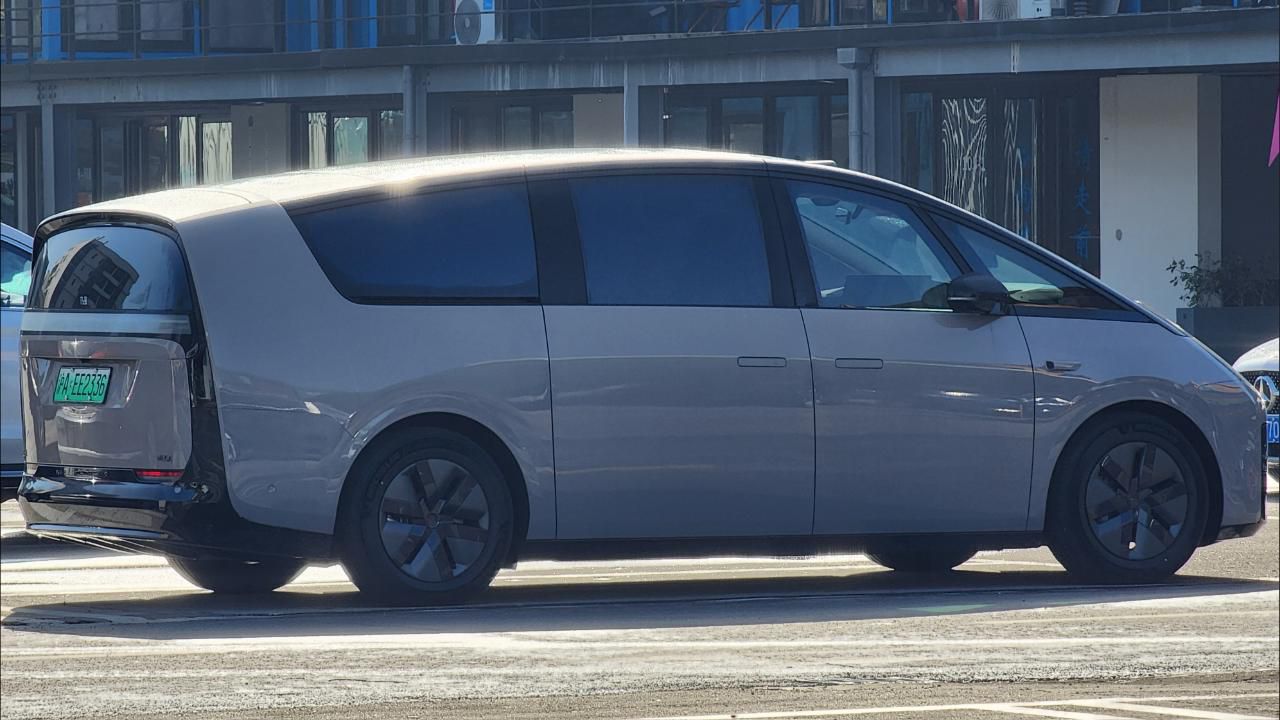 仰望u7的车屁股让我想起一位故人 178