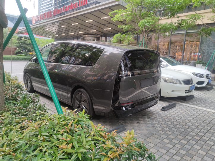 今天路上看到个mega，太像棺材了！ NGA玩家社区