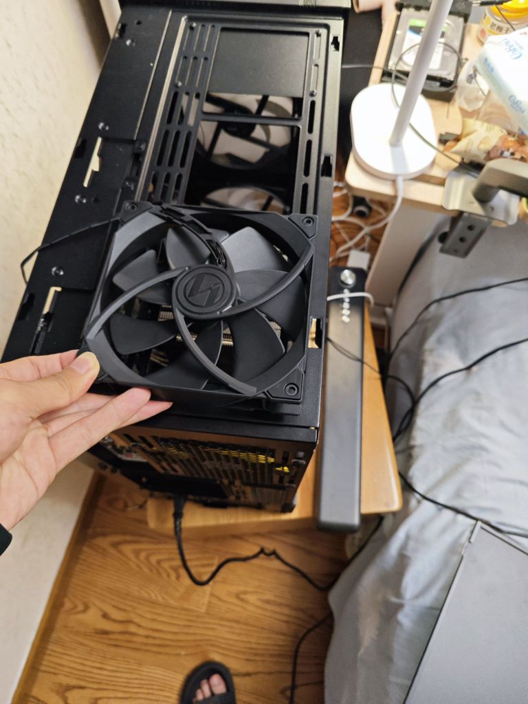 [硬件求助]大佬们来帮我判断下这个风扇何去何从，联力l216 NGA玩家社区