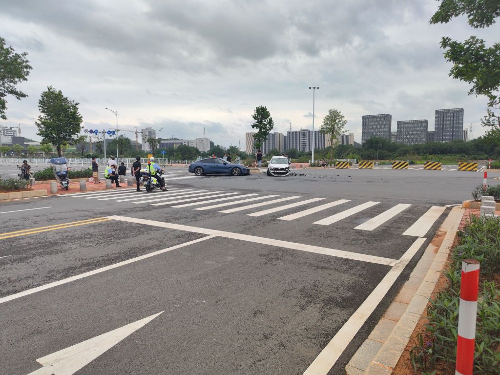 上班路过看到小米su7事故 NGA玩家社区