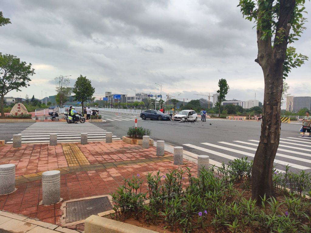 上班路过看到小米su7事故 NGA玩家社区