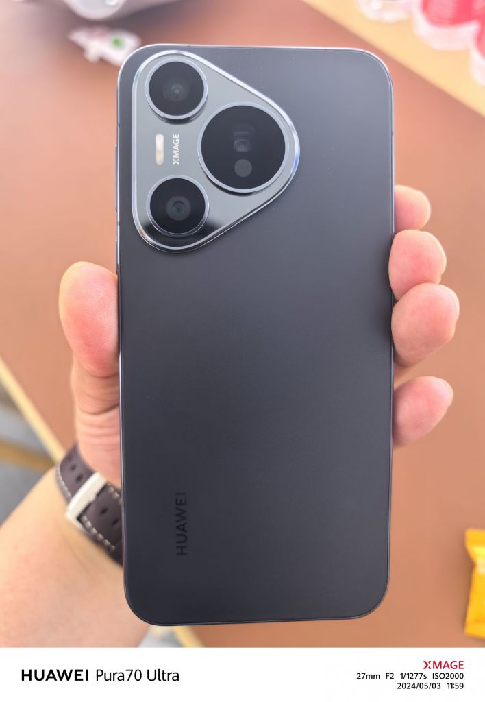 前两天帮同事买个p70自己心里长草了，搞不懂为啥顶配全是素皮。 NGA玩家社区