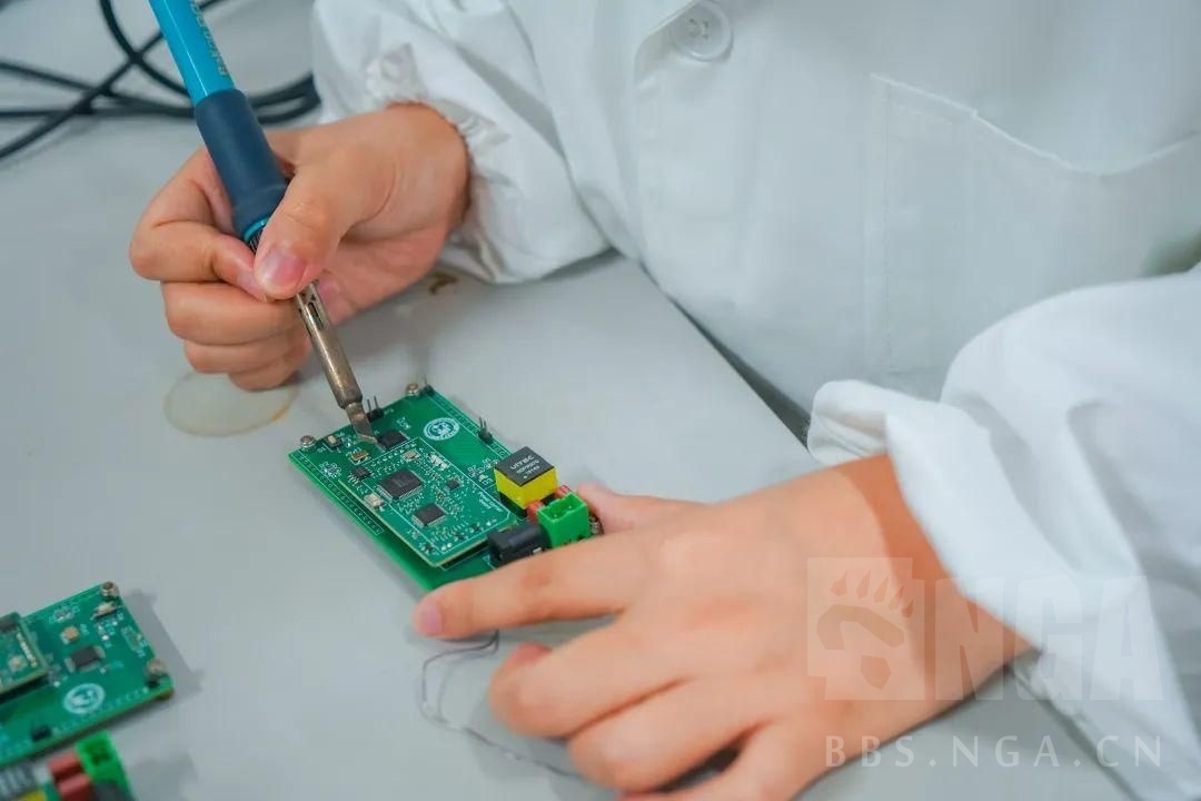 枪托：tmd真是被看扁了 178