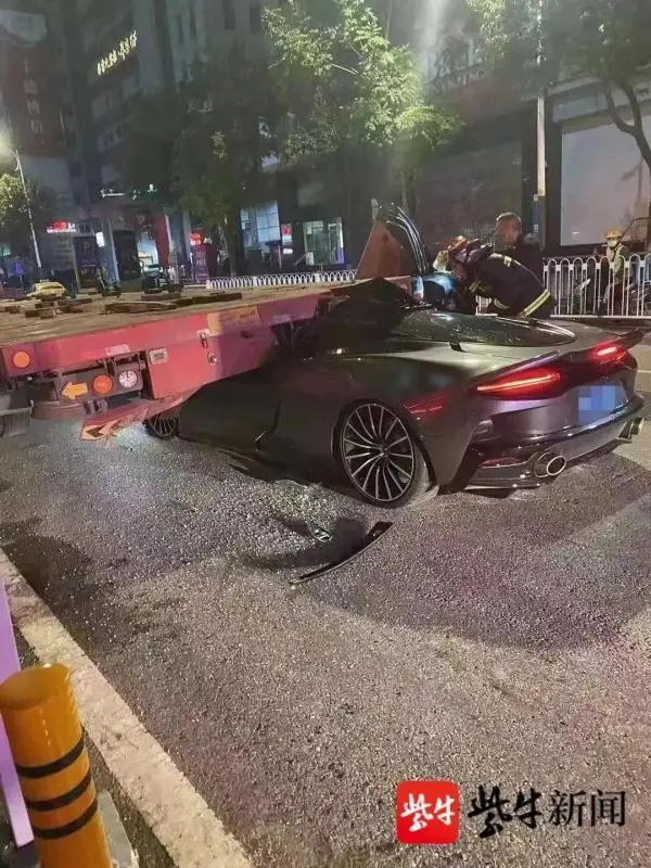 不认真开车的,容易钻卡车的,我建议买这两种车辆。 Nga玩家社区