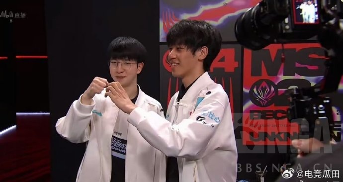 [国际赛事] 赛后面对镜头Elk羞涩拒绝与ON比心 178