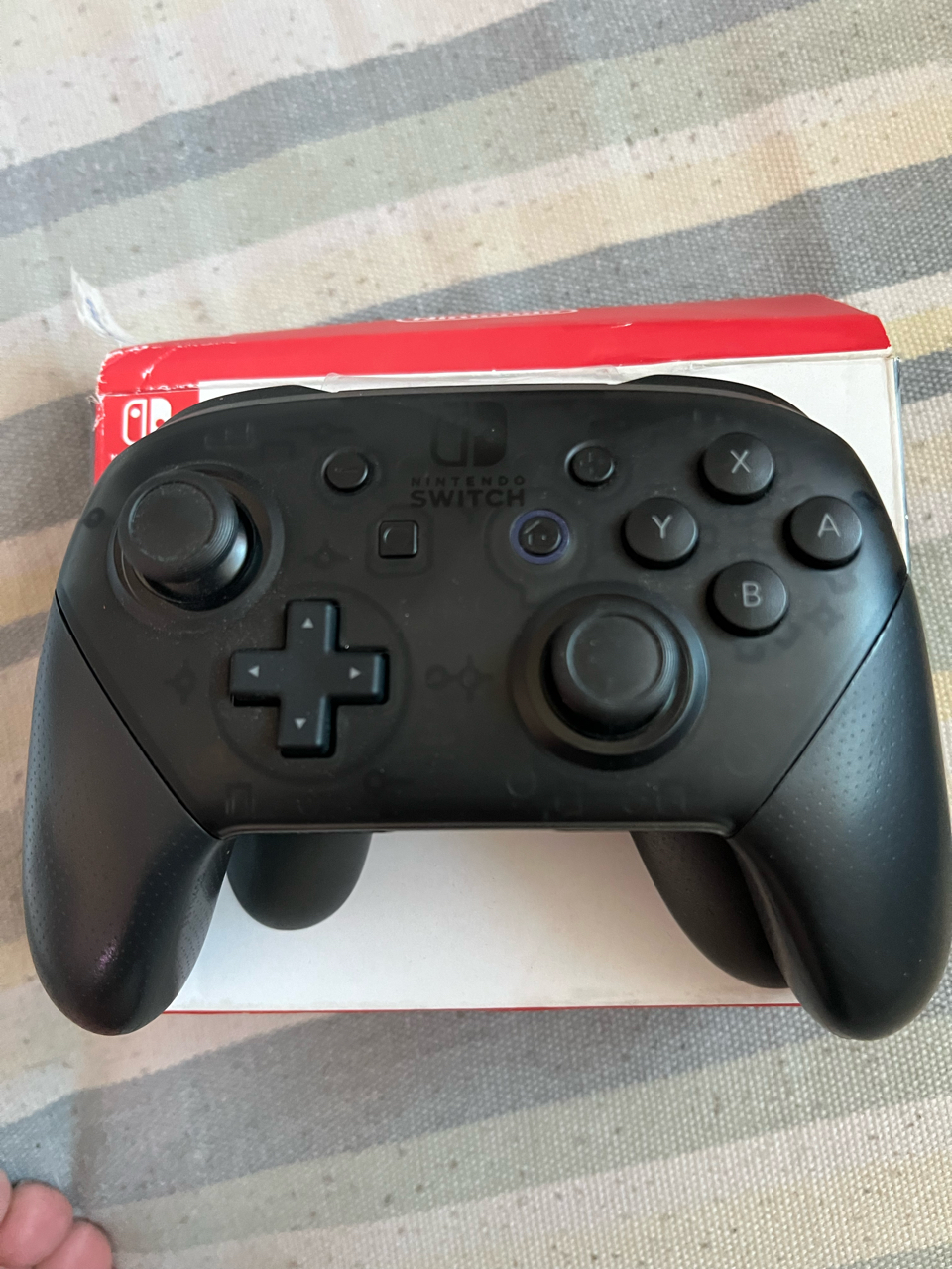 出几个吃灰的设备，基本没怎么用，Xbox白色手柄，nspro手柄，索尼XM4耳机。 NGA玩家社区