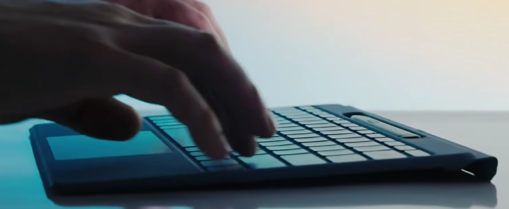 surface pro骁龙X版来拉，看点应该是键盘无疑了 NGA玩家社区