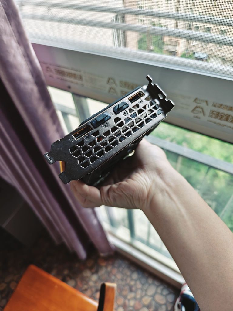 爱国嘉1660TI 箱说全 178