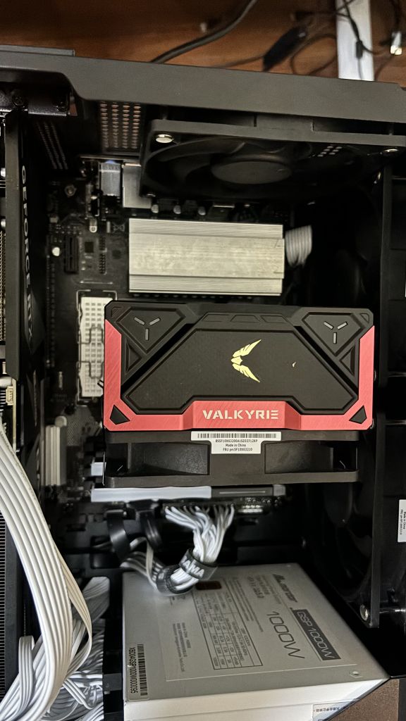 出r5 7600+ 映泰b650，两根海康威视c2000pro 2t，硕美科g936pro 7.1声道耳机，8把avc daze1225b2u 双滚珠风扇。 NGA玩家社区