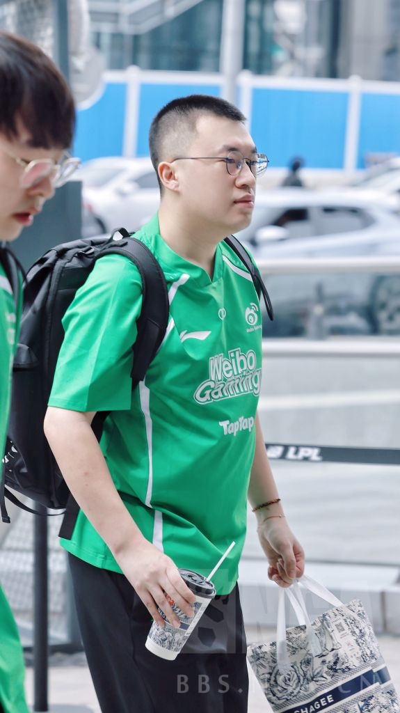 [本赛区赛事] 小虎和uzi真的好像互换了体型 NGA玩家社区