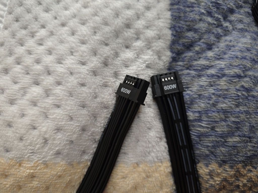 求助，电源带的16pin线上边的小4pin线好像排序转了一圈 NGA玩家社区