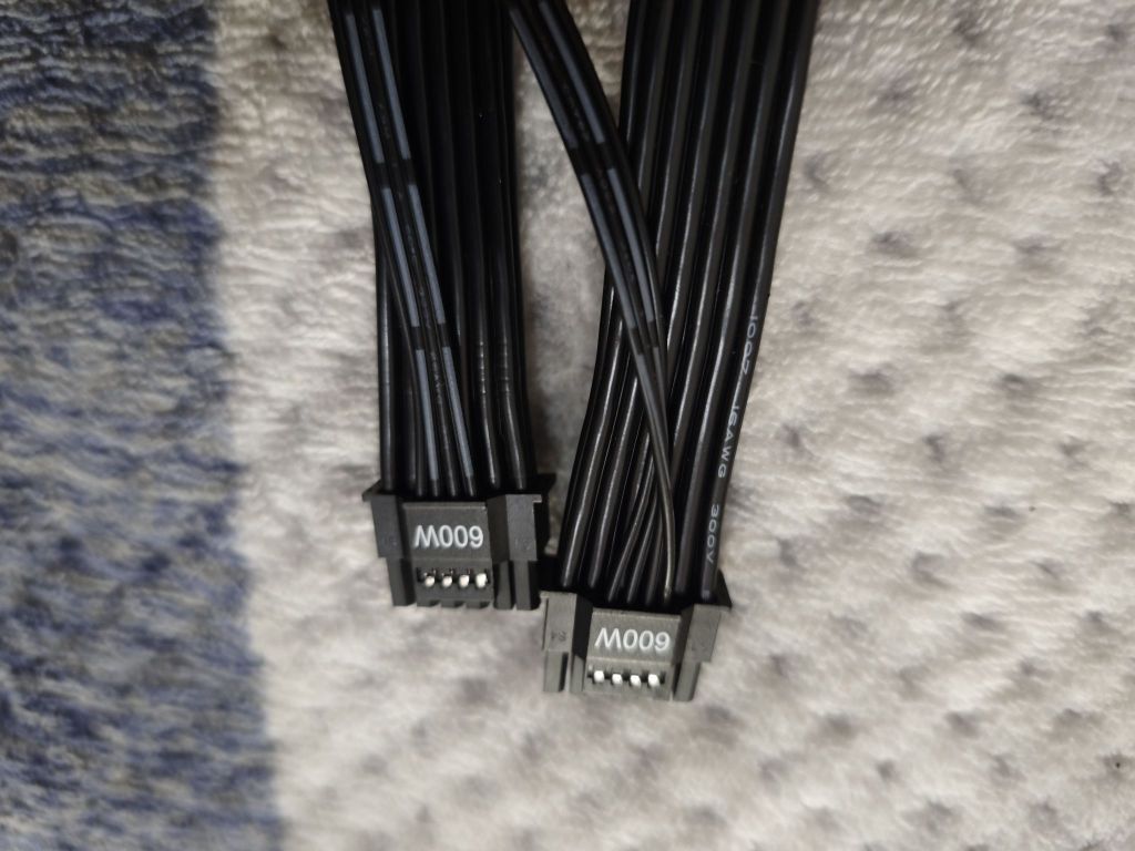 求助，电源带的16pin线上边的小4pin线好像排序转了一圈 NGA玩家社区