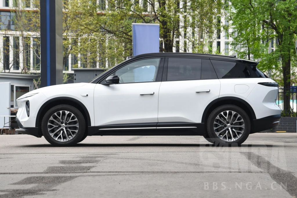 [车版专栏-提车作业] 蔚来ES6，提车晚作业，云白黑顶双拼，成都好熊猫一只。 NGA玩家社区