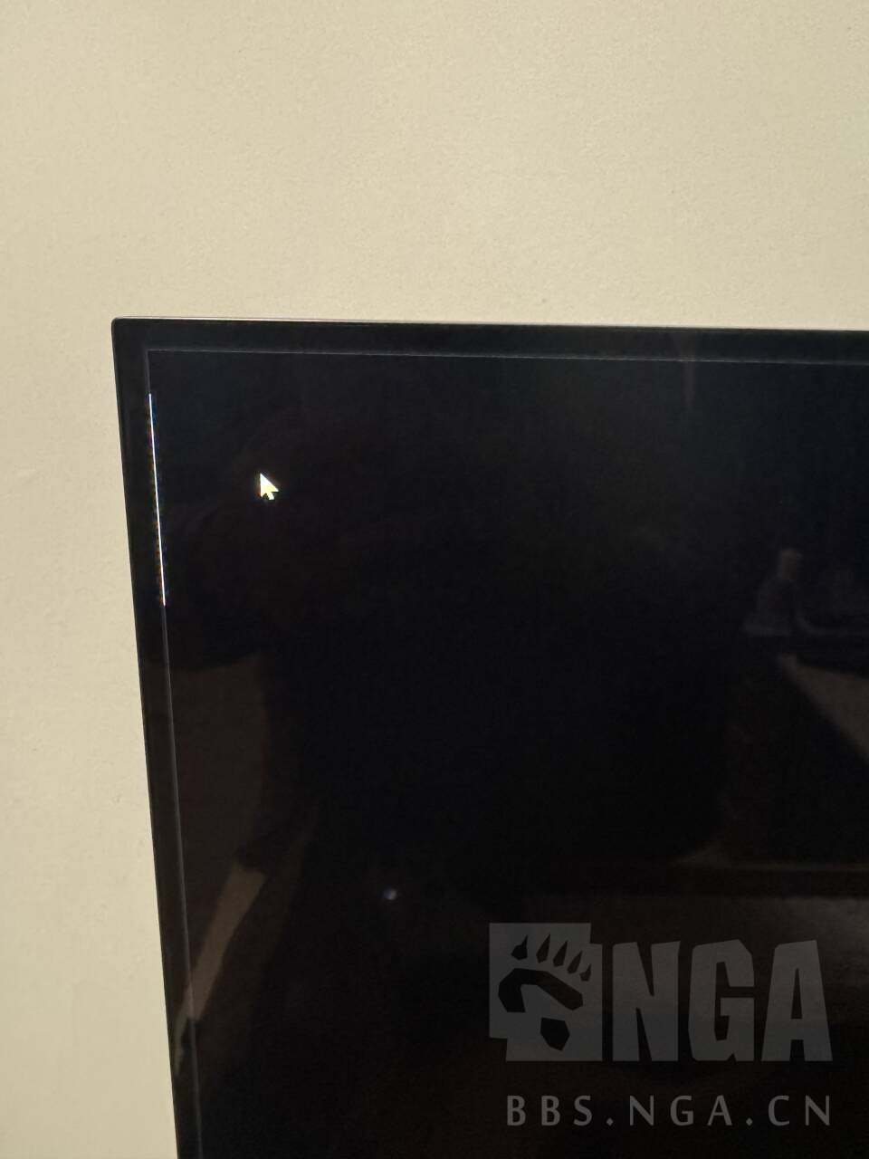 我好像买到LG OLED 42 寸 C4 残次品了 用[url]https://screen.bmcx.com/#welcome[/url] 测下屏幕 发现屏幕 右上角外面有一道白线 NGA玩家社区